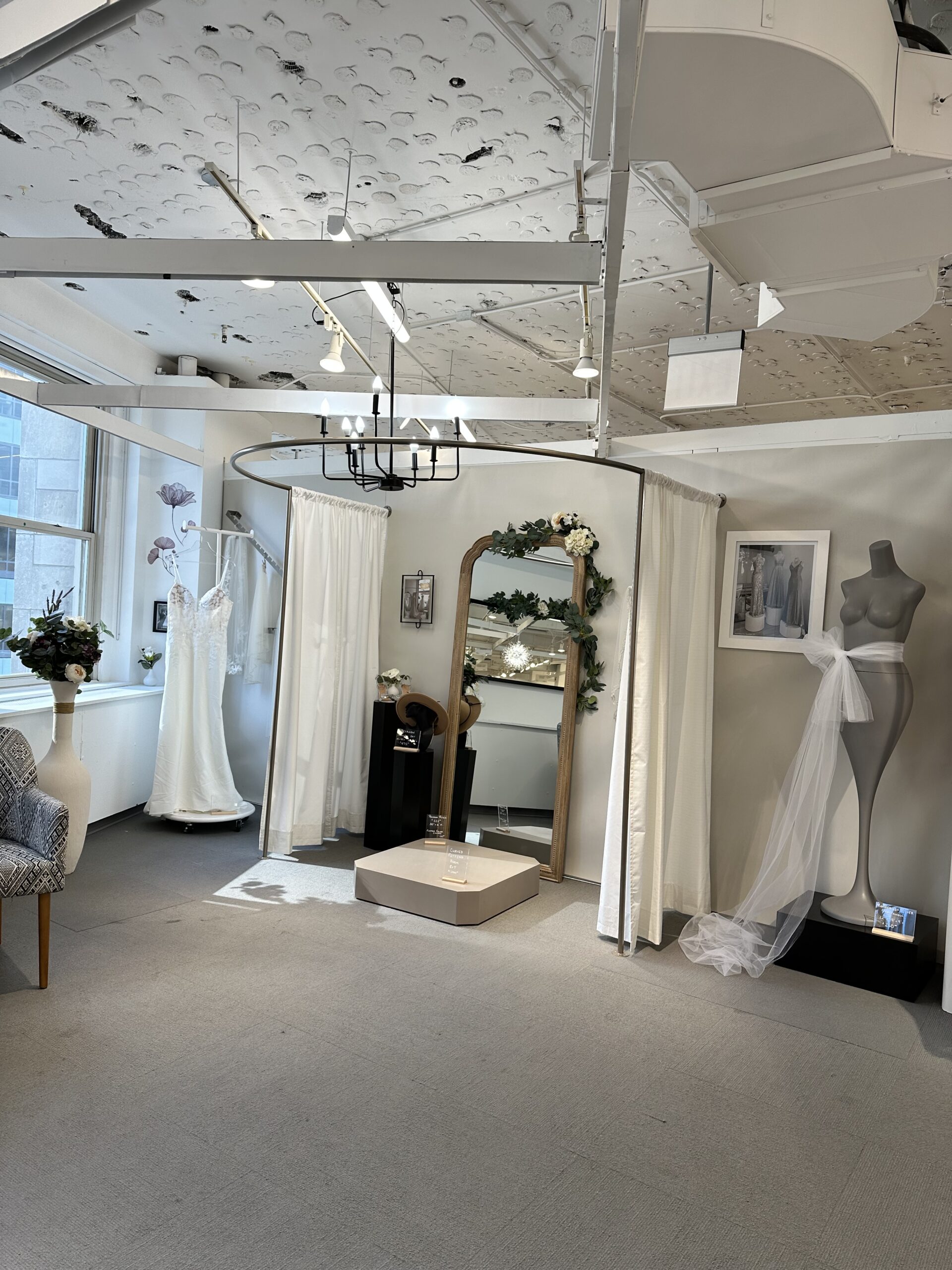 Curved Fitting Rooms - Bridal Displays