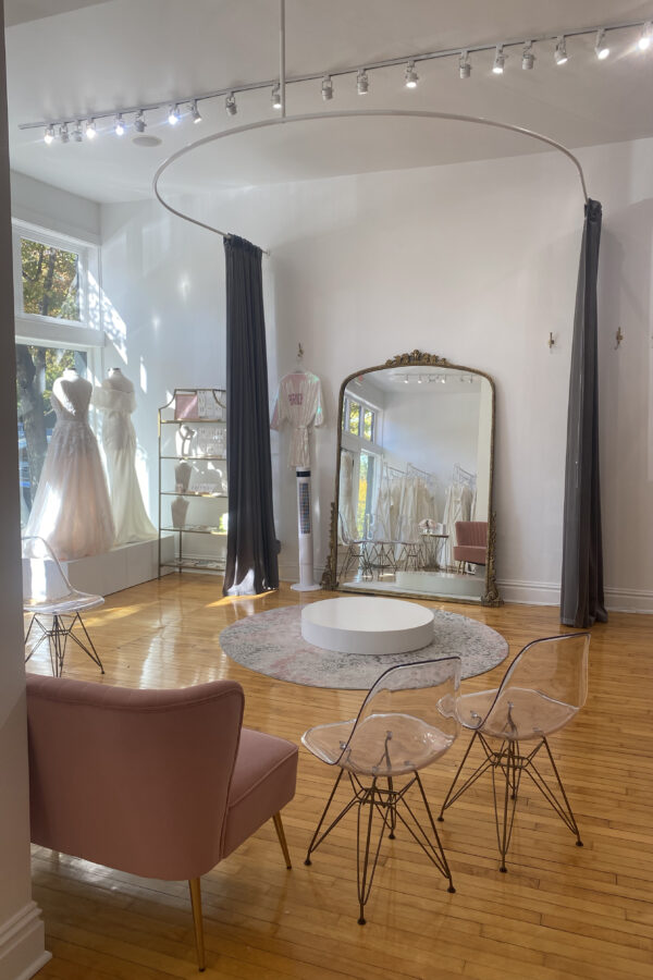 Curved Fitting Rooms - Bridal Displays